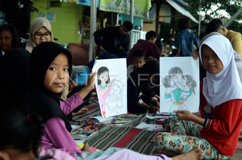 MENGISI LIBUR SEKOLAH BERSAMA SEKOLAH BACA APUNG | ANTARA Foto
