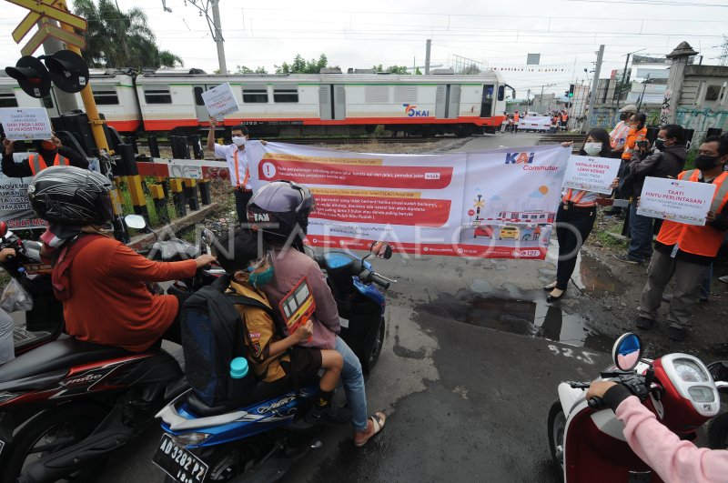 SOSIALISASI KESELAMATAN KERETA API | ANTARA Foto