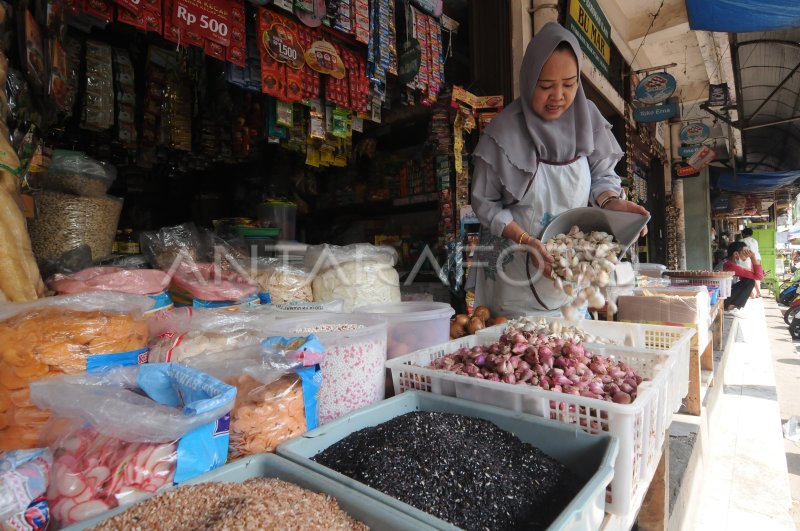 HARGA BAHAN PANGAN MULAI NAIK JELANG LEBARAN | ANTARA Foto HARGA BAHAN PANGAN MULAI NAIK JELANG LEBARAN | ANTARA Foto