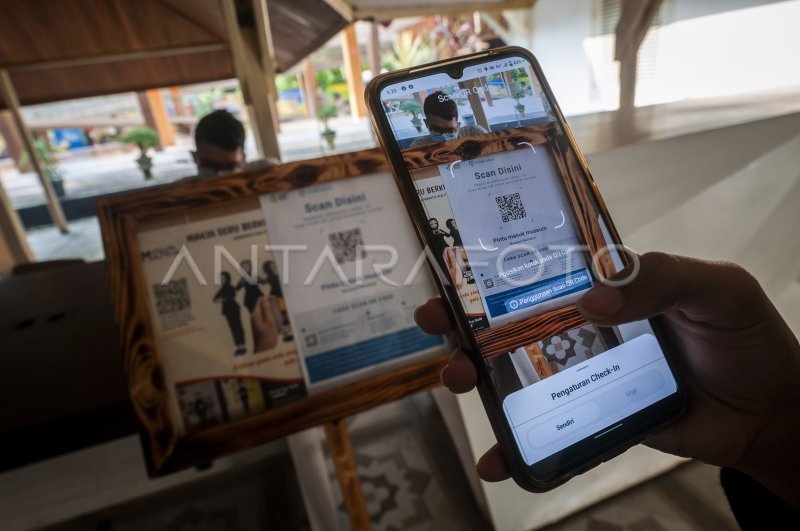 VAKSIN BOOSTER JADI SYARAT MASUK RUANG PUBLIK | ANTARA Foto VAKSIN BOOSTER JADI SYARAT MASUK RUANG PUBLIK | ANTARA Foto