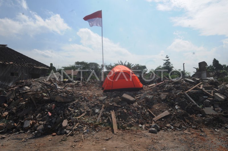 Pascaeksekusi rumah terdampak pembangunan jalan tol Solo-Yogya | ANTARA ... Pascaeksekusi rumah terdampak pembangunan jalan tol Solo-Yogya | ANTARA ...