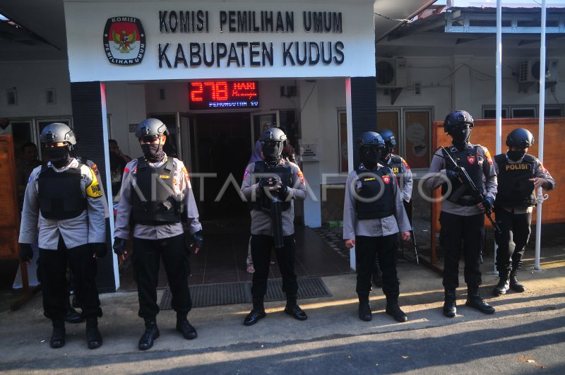 Pengamanan tahapan pemilu 2024 di Jateng | ANTARA Foto Pengamanan tahapan pemilu 2024 di Jateng | ANTARA Foto