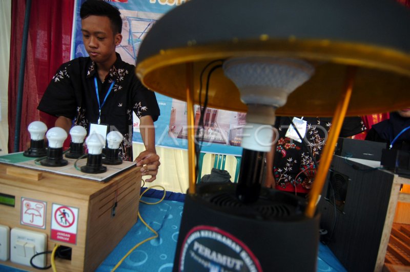 PAMERAN TEKNOLOGI TEPAT GUNA | ANTARA Foto PAMERAN TEKNOLOGI TEPAT GUNA | ANTARA Foto