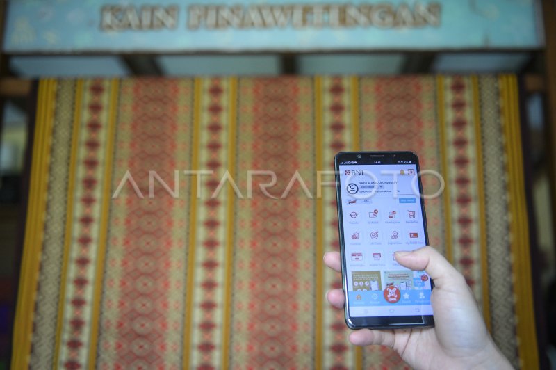PRODUKSI KAIN TENUN PINAWETENGAN | ANTARA Foto PRODUKSI KAIN TENUN PINAWETENGAN | ANTARA Foto