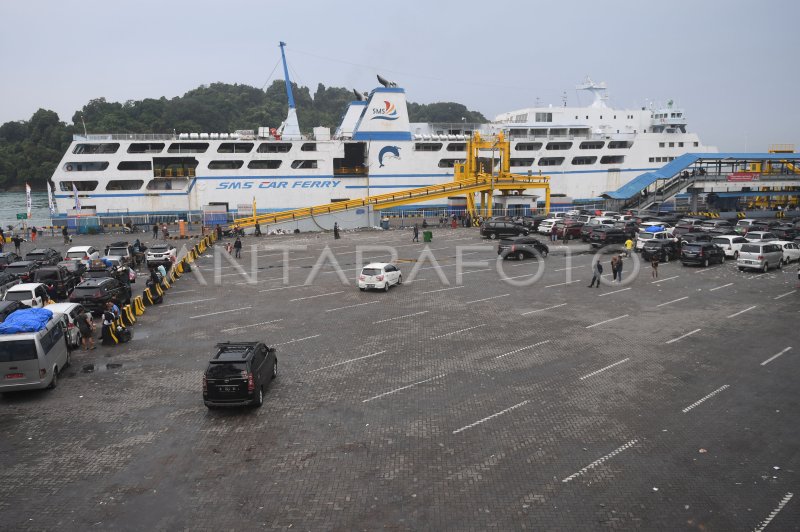 ARUS MUDIK DI PELABUHAN MERAK MULAI LENGANG | ANTARA Foto