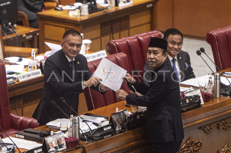 LAPORAN HASIL FIT PROPER TEST BPKH DARI UNSUR MASYARAKAT | ANTARA Foto LAPORAN HASIL FIT PROPER TEST BPKH DARI UNSUR MASYARAKAT | ANTARA Foto