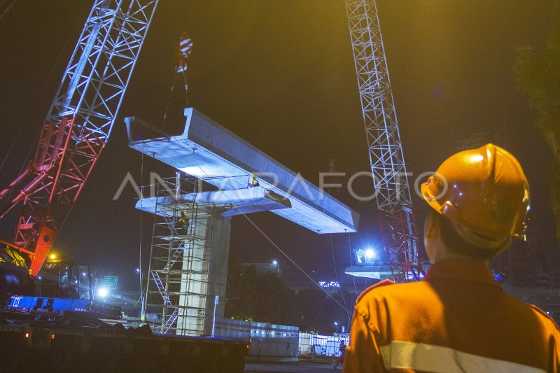 PERKEMBANGAN PEMBANGUNAN LRT | ANTARA Foto PERKEMBANGAN PEMBANGUNAN LRT | ANTARA Foto