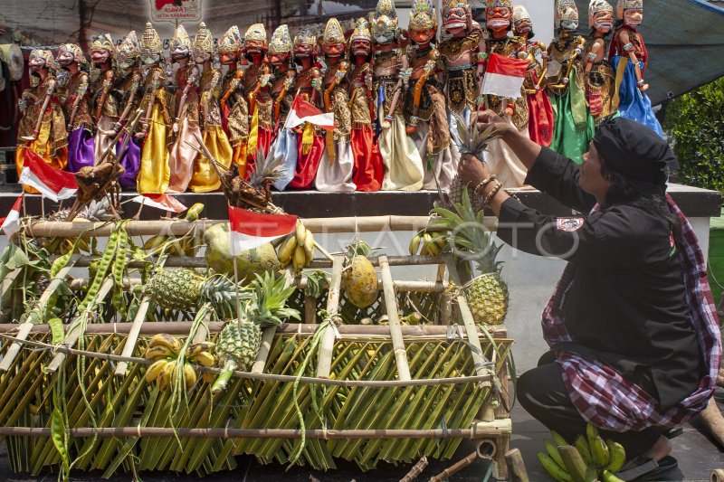TRADISI NGARUWAT BUMI | ANTARA Foto