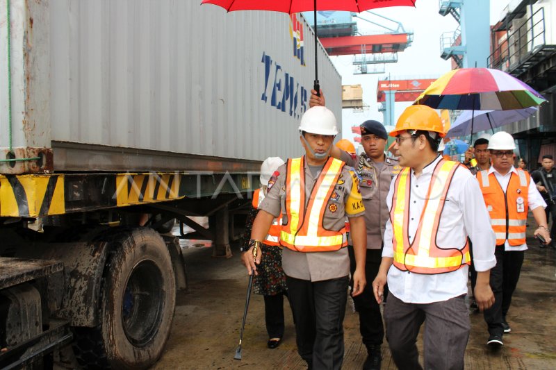 KPU KALBAR DISTRIBUSI SURAT SUARA | ANTARA Foto KPU KALBAR DISTRIBUSI SURAT SUARA | ANTARA Foto