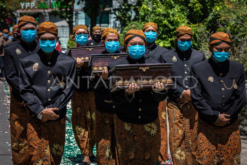 TRADISI KIRAB SURA GIRIKUSUMO | ANTARA Foto TRADISI KIRAB SURA GIRIKUSUMO | ANTARA Foto