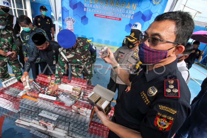 PEMUSNAHAN ROKOK ILEGAL BEA CUKAI | ANTARA Foto