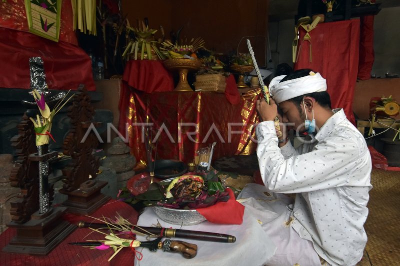 UPACARA PUSAKA KERIS HARI RAYA TUMPEK LANDEP | ANTARA Foto UPACARA PUSAKA KERIS HARI RAYA TUMPEK LANDEP | ANTARA Foto
