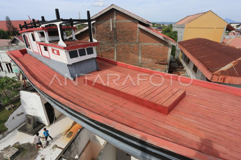 PENUTUPAN OBJEK WISATA DI ZONA MERAH | ANTARA Foto PENUTUPAN OBJEK WISATA DI ZONA MERAH | ANTARA Foto