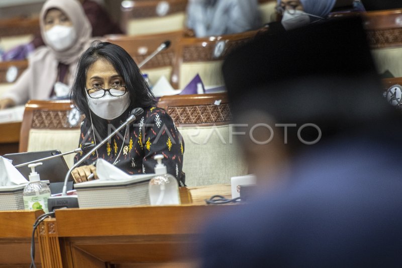 RAKER MENTERI PPPA DENGAN KOMISI VIII DPR | ANTARA Foto RAKER MENTERI PPPA DENGAN KOMISI VIII DPR | ANTARA Foto
