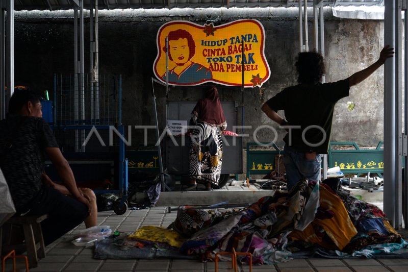 PKL MALIOBORO MULAI PINDAH | ANTARA Foto