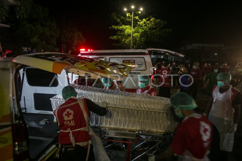 PEMULANGAN 13 JENAZAH KORBAN KECELAKAAN BUS PARIWISATA DI BANTUL ... PEMULANGAN 13 JENAZAH KORBAN KECELAKAAN BUS PARIWISATA DI BANTUL ...