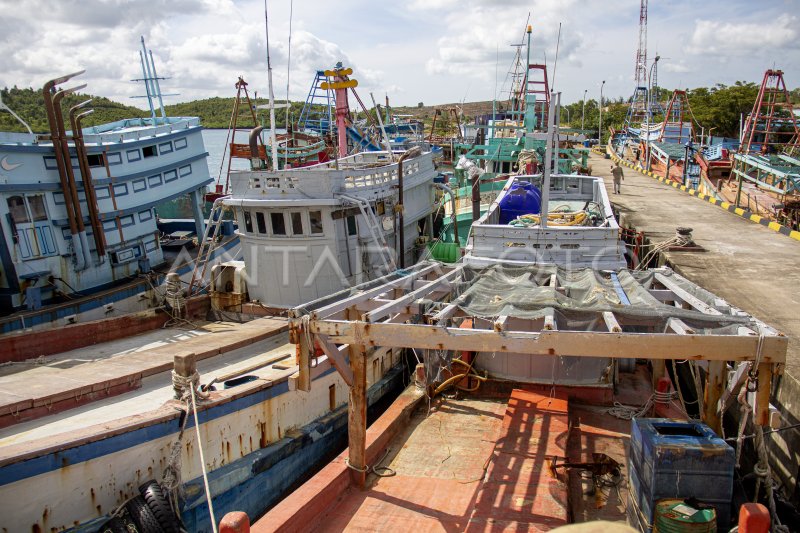 LELANG KAPAL ILLEGAL FISHING | ANTARA Foto