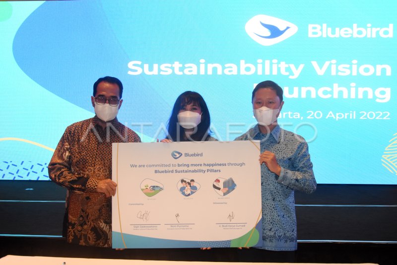 BLUE BIRD LUNCURKAN VISI KEBERLANJUTAN PENGURANGAN EMISI | ANTARA Foto