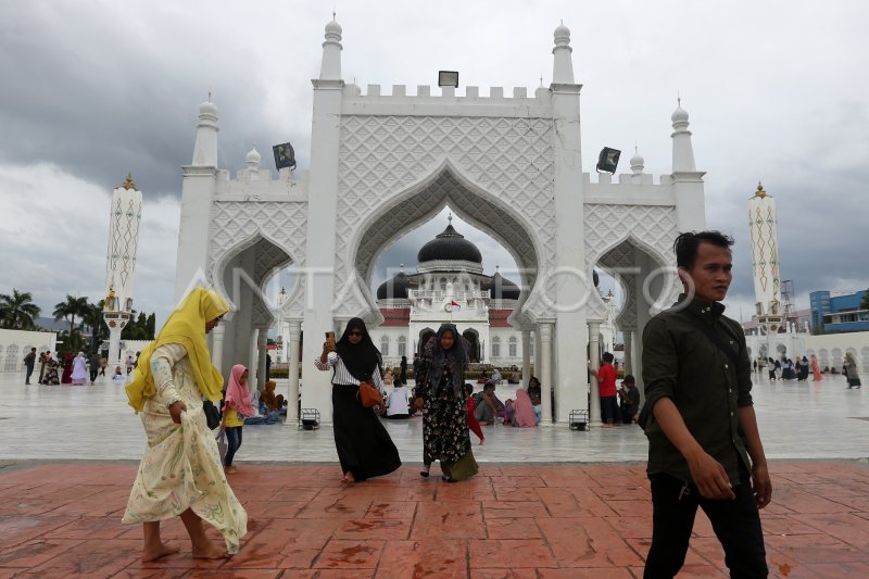 WISATA RELIGI IDUL ADHA DI MASJID RAYA BAITURRAHMAN | ANTARA Foto