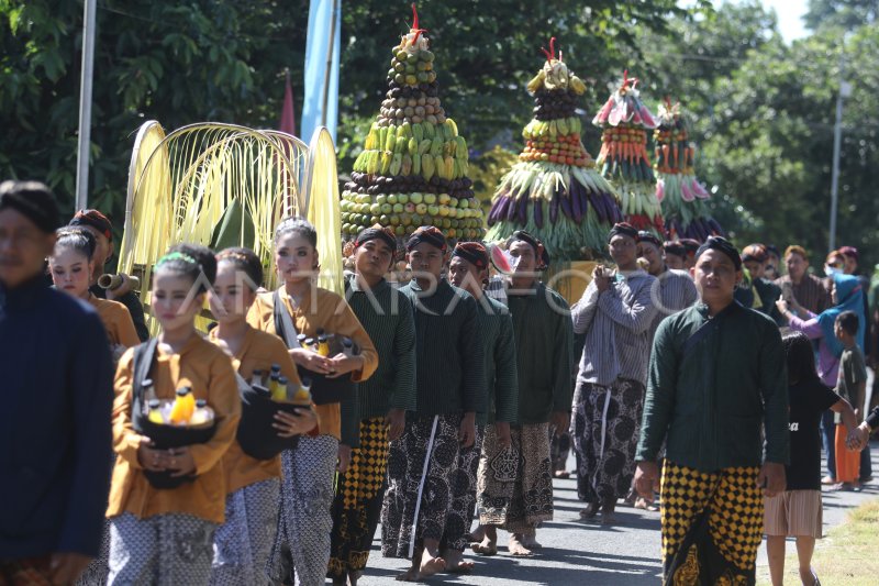 KIRAB DAN RITUAL BUDAYA DI SITUS CALONARANG | ANTARA Foto KIRAB DAN RITUAL BUDAYA DI SITUS CALONARANG | ANTARA Foto