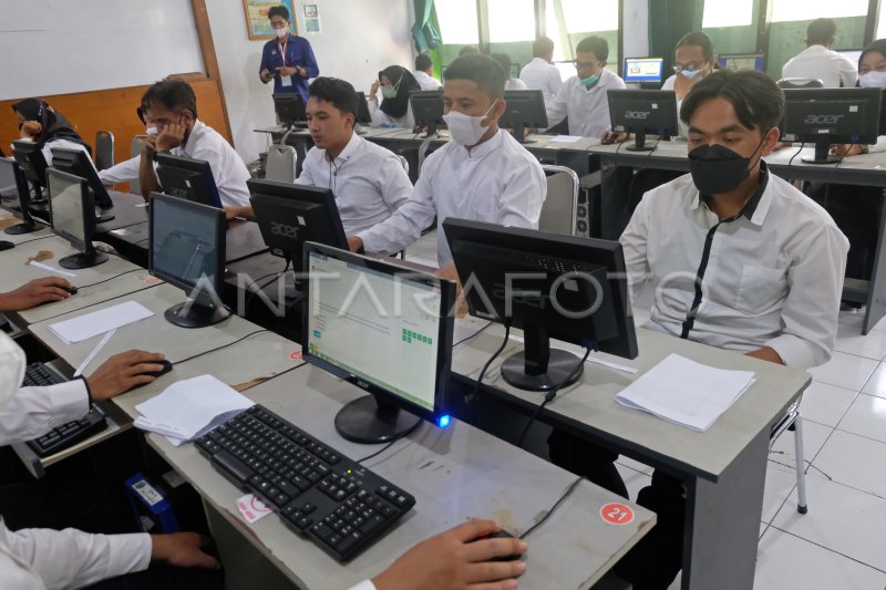 SELEKSI PPK GUNAKAN COMPUTER ASSISTED TEST | ANTARA Foto