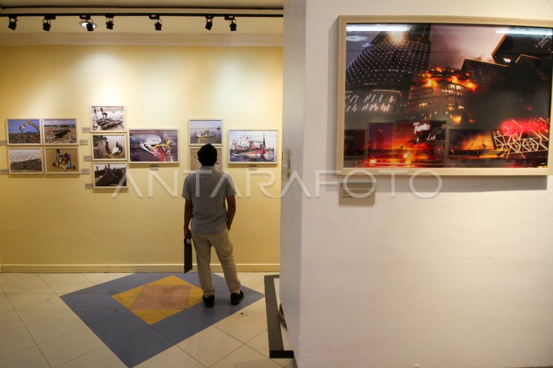 PELUNCURAN BUKU DAN PAMERAN RETROSPEKSI JATIM | ANTARA Foto
