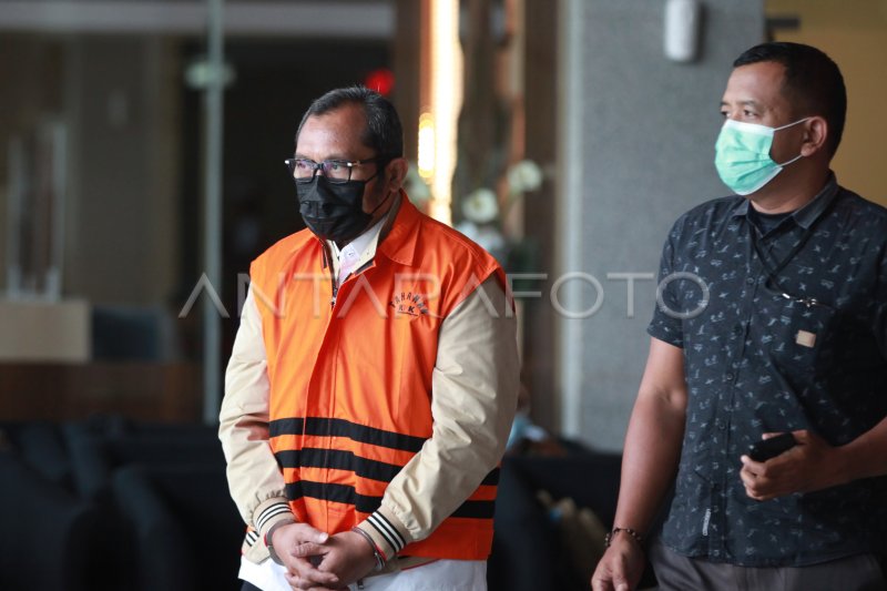 PEMERIKSAAN WAKIL KETUA DPRD JATIM | ANTARA Foto PEMERIKSAAN WAKIL KETUA DPRD JATIM | ANTARA Foto