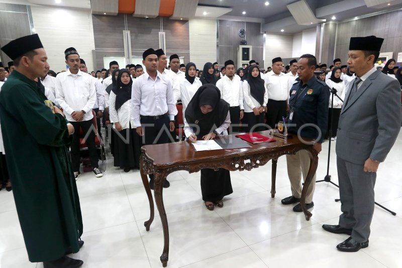 PELANTIKAN ANGGOTA PPS PEMILU SERENTAK 2024 | ANTARA Foto PELANTIKAN ANGGOTA PPS PEMILU SERENTAK 2024 | ANTARA Foto