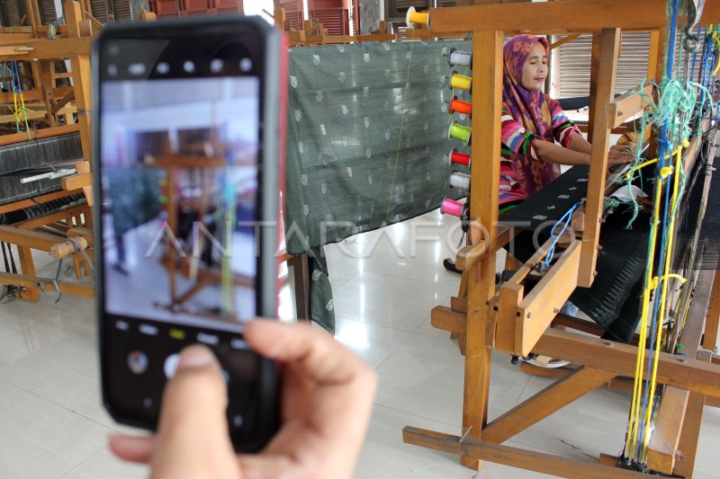 TARGET DIGITALISASI UMKM 2024 | ANTARA Foto