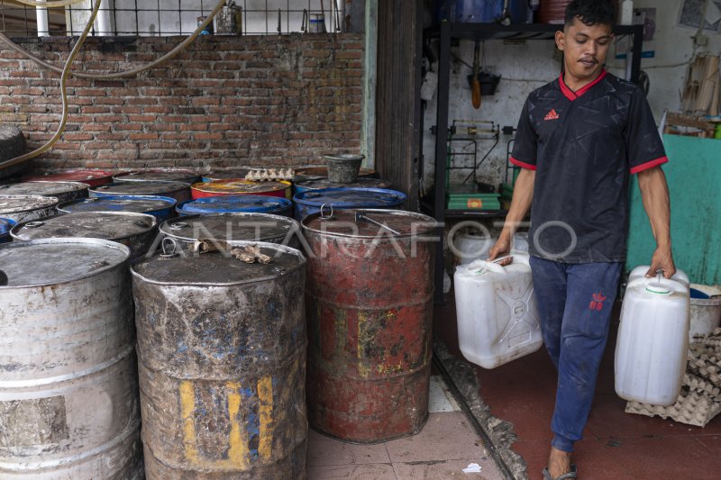 PENAMBAHAN SUPLAI MINYAK GORENG KEMASAN DAN CURAH | ANTARA Foto PENAMBAHAN SUPLAI MINYAK GORENG KEMASAN DAN CURAH | ANTARA Foto