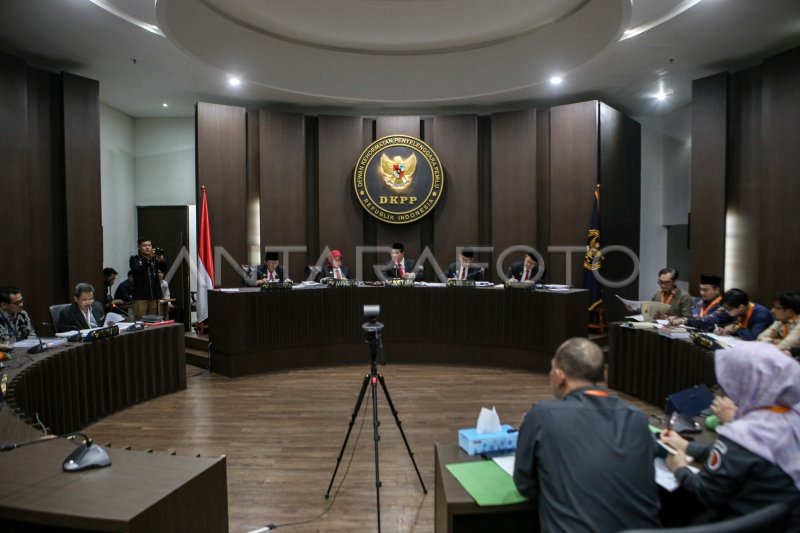 SIDANG DUGAAN PELANGGARAN KODE ETIK PENYELENGGARA PEMILU | ANTARA Foto