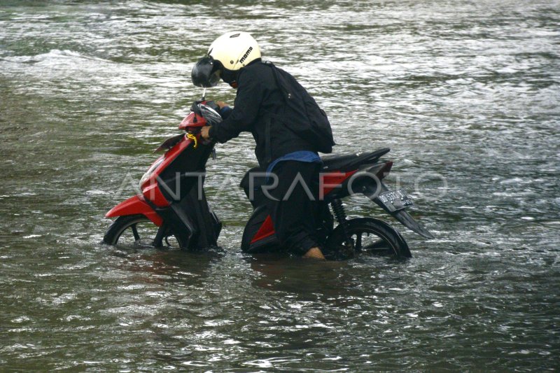 BANJIR AKIBAT CURAH HUJAN TINGGI DI GOWA | ANTARA Foto BANJIR AKIBAT CURAH HUJAN TINGGI DI GOWA | ANTARA Foto