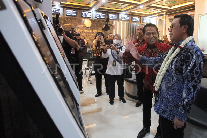 PERESMIAN PELAYANAN TERPADU SATU PINTU PN SURABAYA | ANTARA Foto