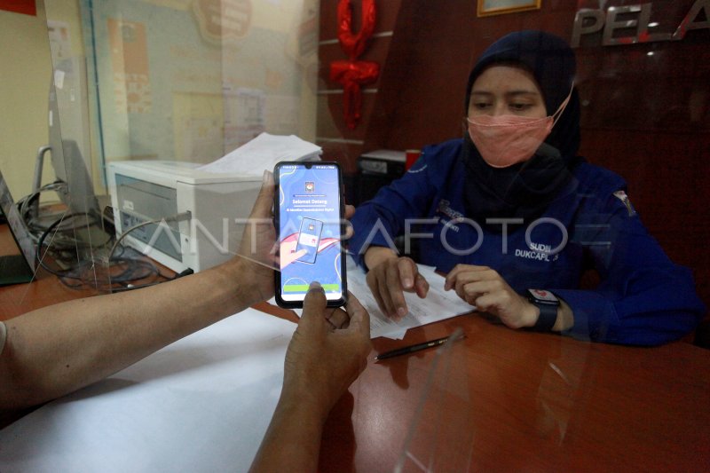 PEMBUATAN KTP DIGITAL DI KELURAHAN DKI JAKARTA | ANTARA Foto