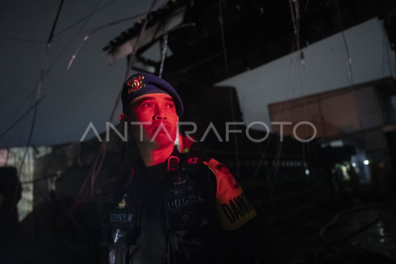 KEBAKARAN DEPO PERTAMINA PLUMPANG | ANTARA Foto KEBAKARAN DEPO PERTAMINA PLUMPANG | ANTARA Foto