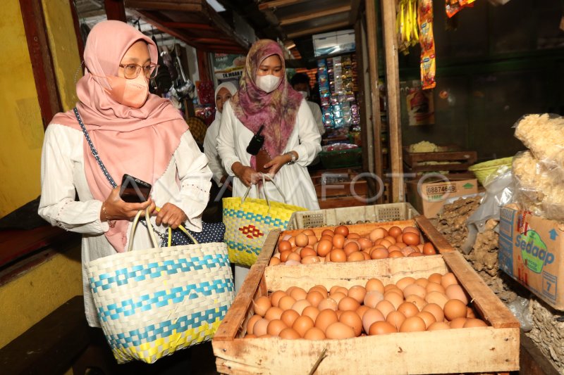 HARI BELANJA KE PASAR TRADISIONAL | ANTARA Foto