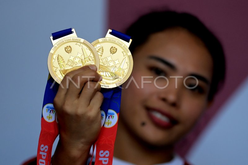 Ni Nengah raih medali emas angkat berat APG 2023 | ANTARA Foto