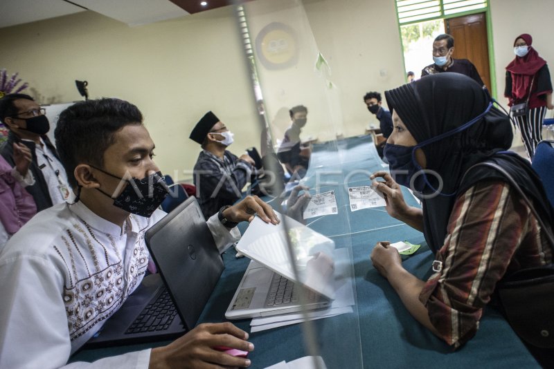 HARI TERAKHIR PENDAFTARAN PPDB JALUR PRESTASI | ANTARA Foto