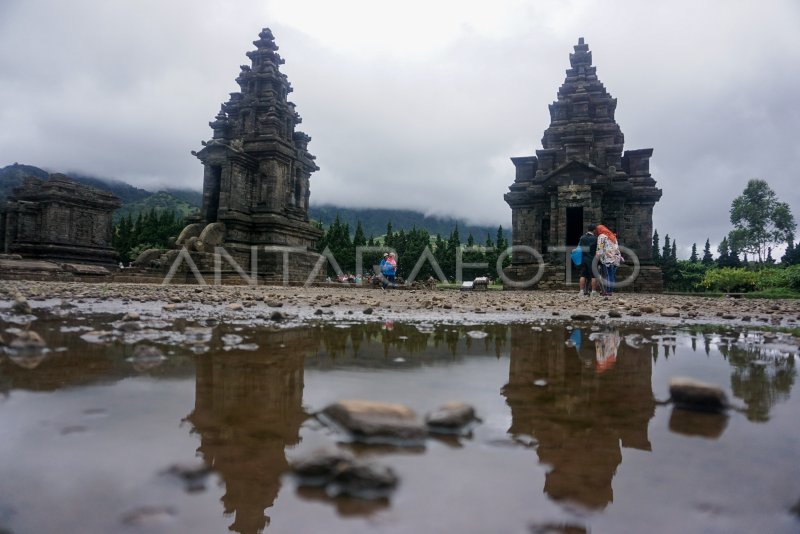 WISATA CANDI ARJUNA DIENG | ANTARA Foto WISATA CANDI ARJUNA DIENG | ANTARA Foto