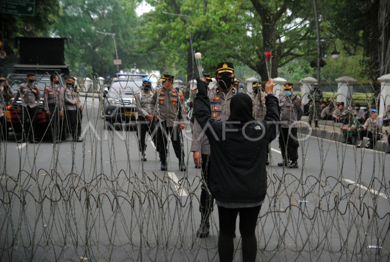 UNJUK RASA MAHASISWA HMI BOGOR | ANTARA Foto UNJUK RASA MAHASISWA HMI BOGOR | ANTARA Foto