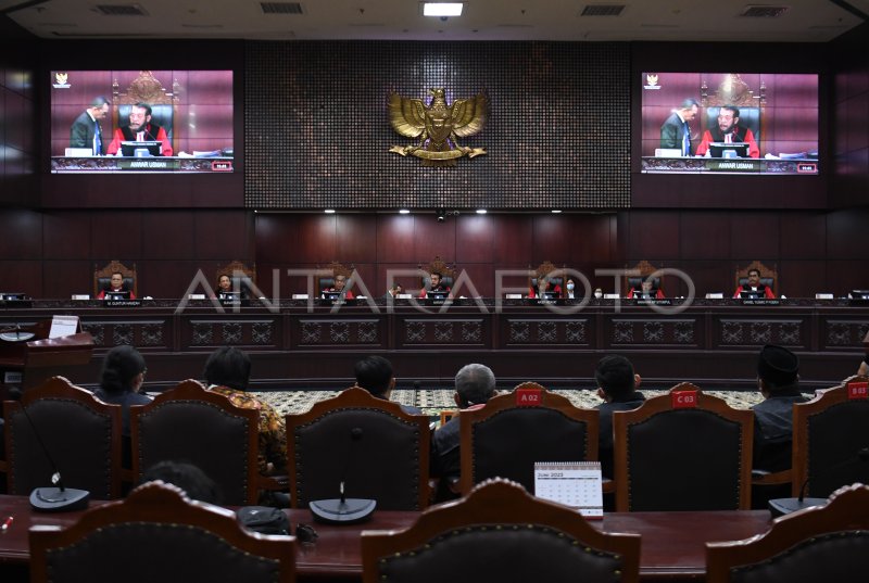 Sidang uji formil UU Cipta Kerja | ANTARA Foto Sidang uji formil UU Cipta Kerja | ANTARA Foto