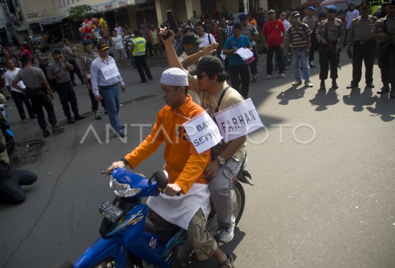 REKONSTRUKSI PENYERANGAN POS POLISI | ANTARA Foto REKONSTRUKSI PENYERANGAN POS POLISI | ANTARA Foto