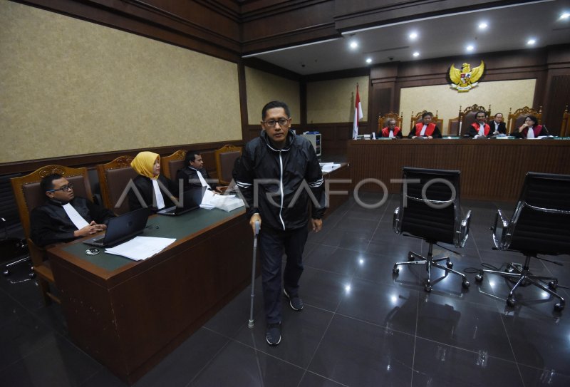 ANAS BERSAKSI DI SIDANG KTP ELEKTRONIK | ANTARA Foto ANAS BERSAKSI DI SIDANG KTP ELEKTRONIK | ANTARA Foto