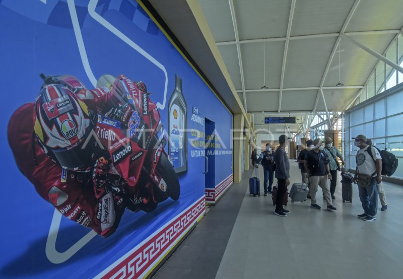 PERGERAKAN PENUMPANG DI BIL JELANG MOTOGP MANDALIKA | ANTARA Foto PERGERAKAN PENUMPANG DI BIL JELANG MOTOGP MANDALIKA | ANTARA Foto