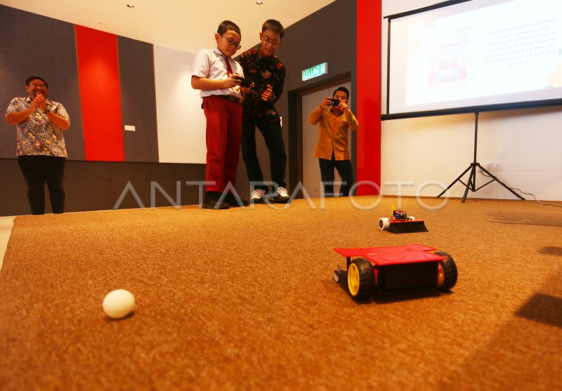 PERAGAAN ROBOT IOT DI SEKOLAH INDONESIA JOHOR BAHRU | ANTARA Foto