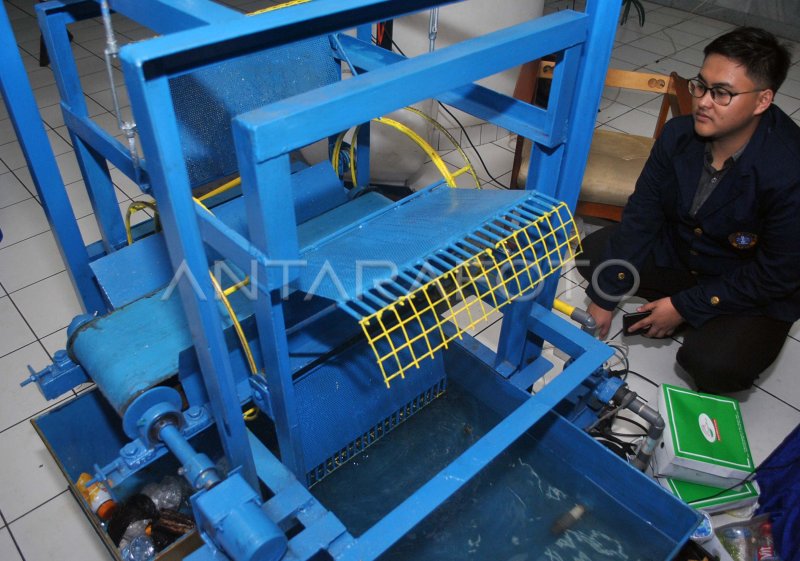 INOVASI MESIN PENGERUK SAMPAH OTOMATIS | ANTARA Foto