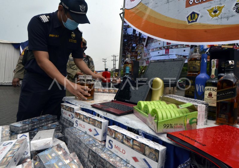 PEMUSNAHAN BARANG SITAAN BEA CUKAI | ANTARA Foto