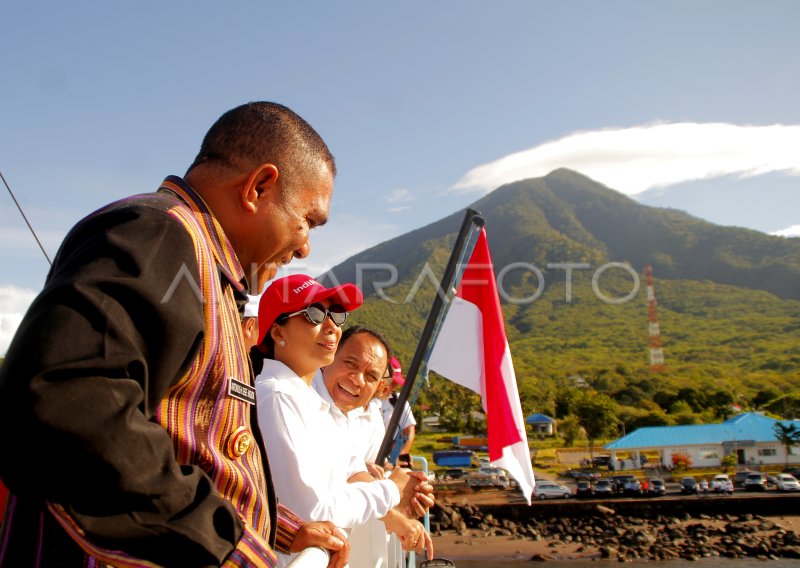 KUNKER MENTERI BUMN KE ADONARA | ANTARA Foto KUNKER MENTERI BUMN KE ADONARA | ANTARA Foto