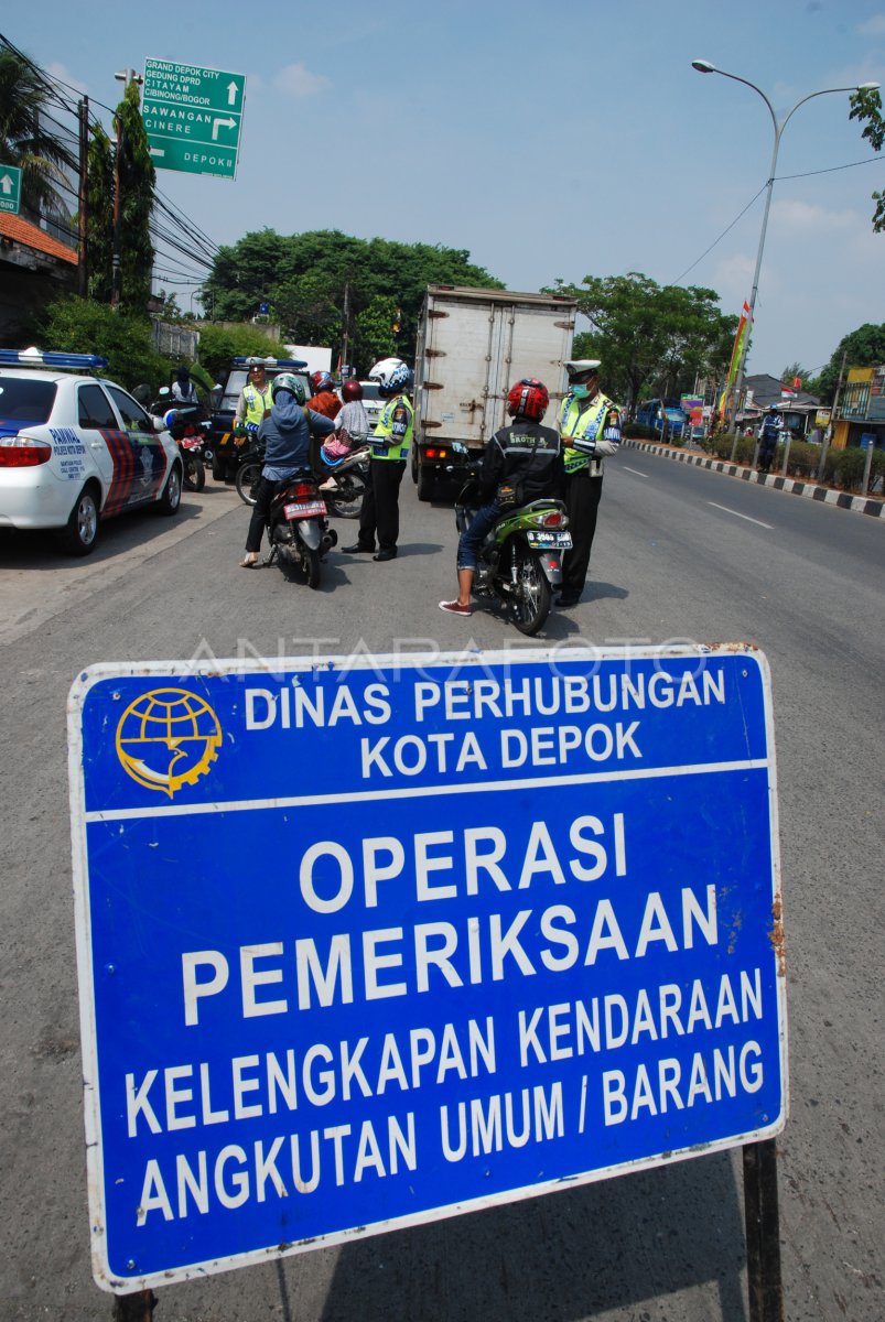 RAZIA KELENGKAPAN SURAT KENDARAAN | ANTARA Foto