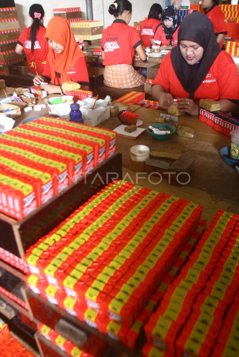 INDUSTRI ROKOK TUTUP | ANTARA Foto